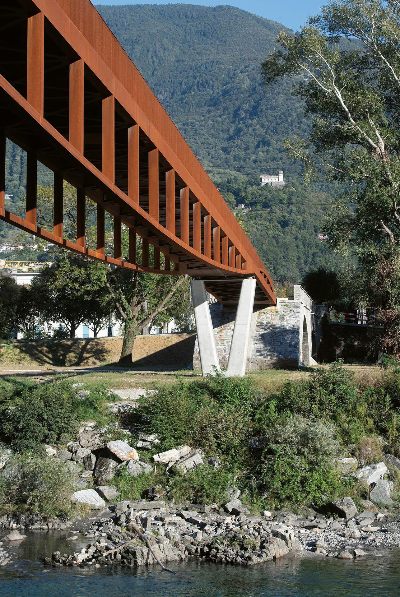 Sopra il fiume Passerella Torretta a Bellinzona | Espazium