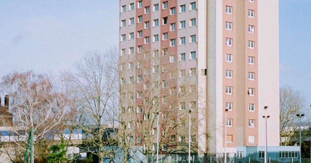 Pensée du monde en réparation. Destins croisés de sept tours jumelles ...