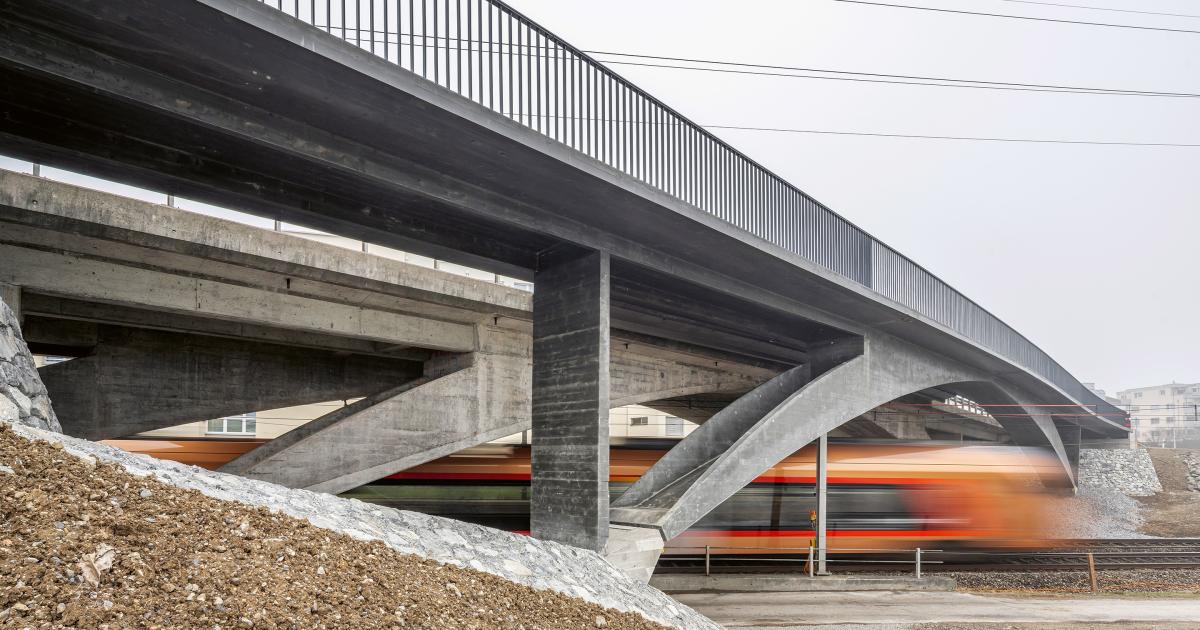 Dritter Bogen in UHFB Neubau Fussgängerbrücke Hirschen, Altendorf ...